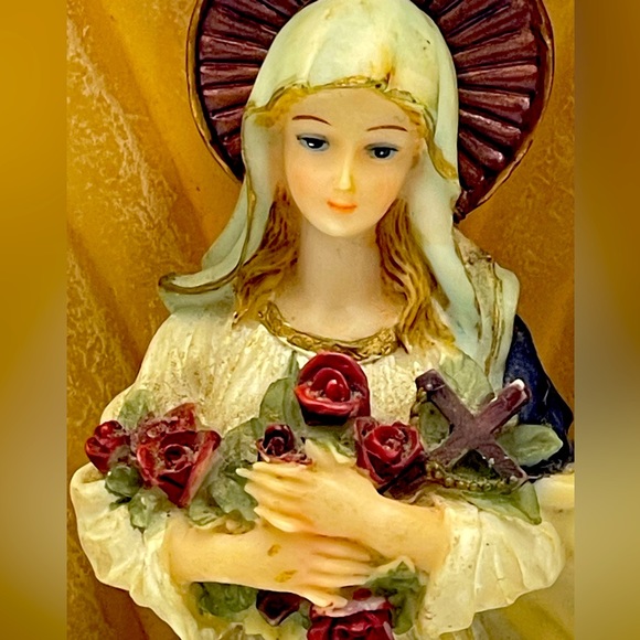 Accents | Lighted Shrine Statue Of Madonna Virgin Mary Red Roses Cross ...